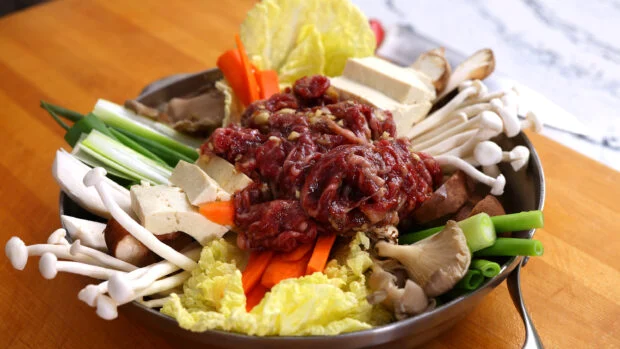 Bulgogi stew (Bulgogi-jeongol) recipe by Maangchi
