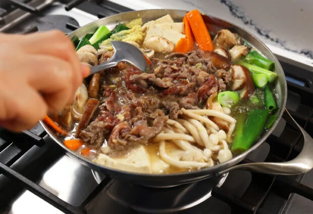 Bulgogi stew (Bulgogi-jeongol) recipe by Maangchi