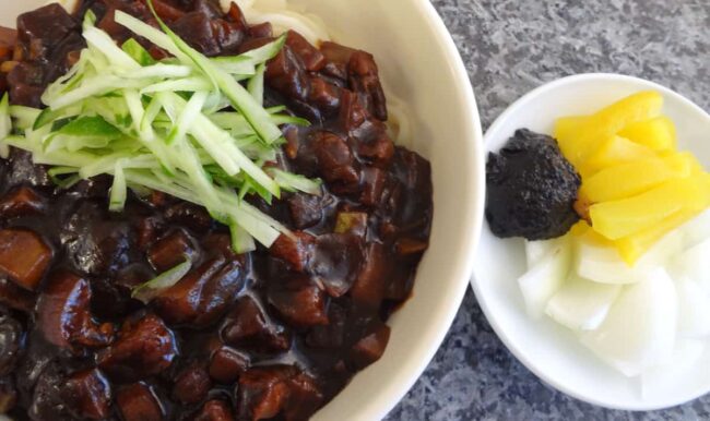 Jjajangmyeon (Noodles in blackbean sauce) recipe by Maangchi