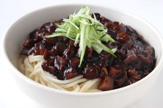 Jjajangmyeon (Noodles in blackbean sauce) recipe by Maangchi