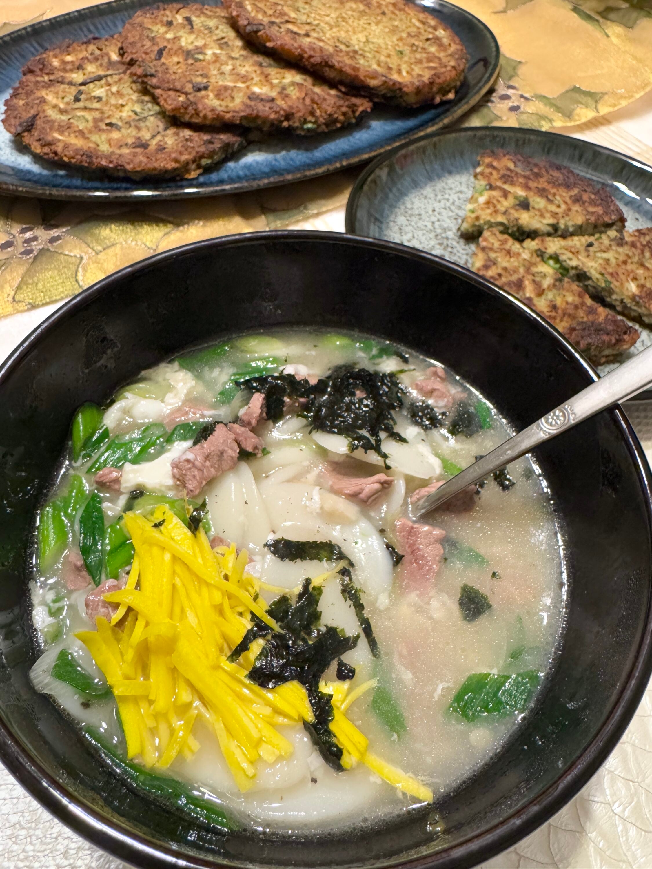Rice cake soup (Tteokguk) recipe by Maangchi