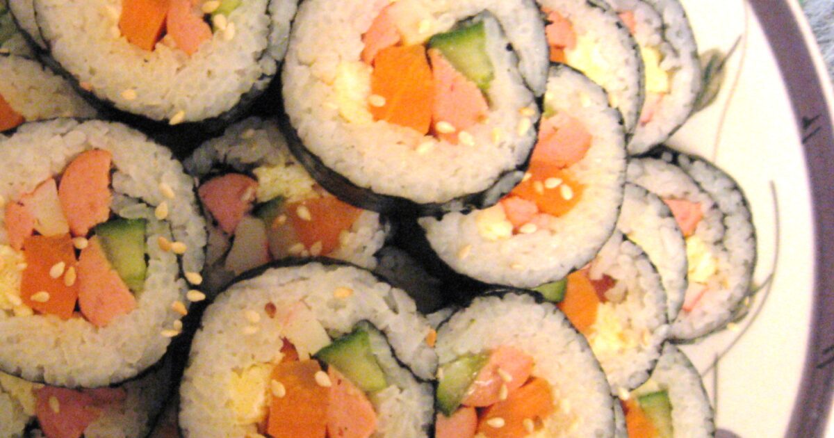 korean-food-photo-kimbap-on-maangchi