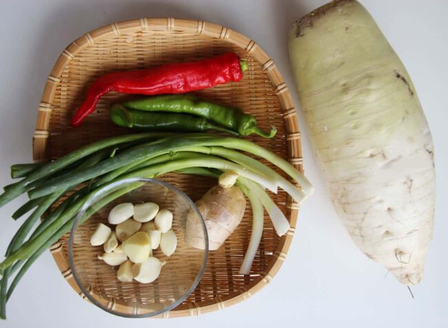 Braised mackerel with radish (Godeungeo-mujorim) recipe by Maangchi