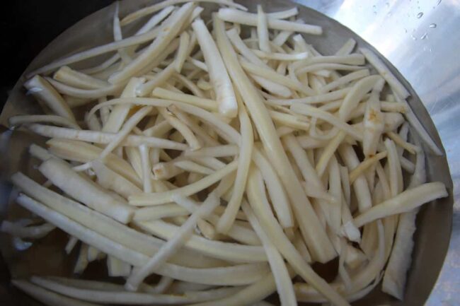 Doraji-muchim (Spicy bellflower root side dish) recipe by Maangchi