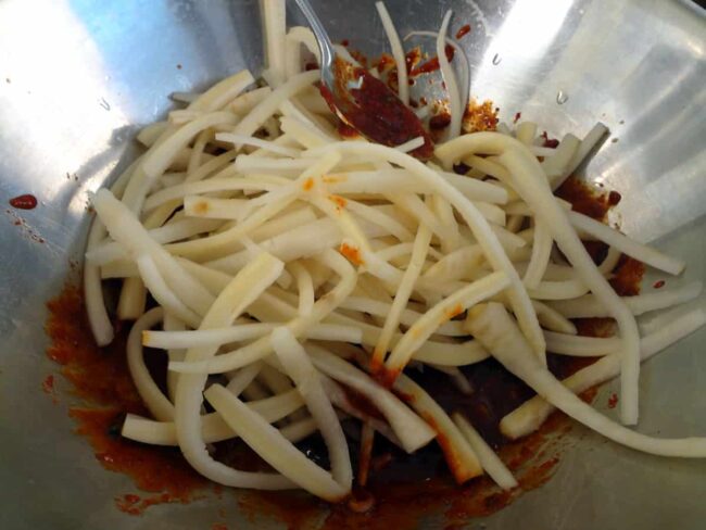 Doraji-muchim (Spicy bellflower root side dish) recipe by Maangchi