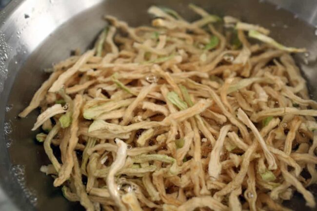 Mumallaengi-muchim (Seasoned dried radish strips) recipe by Maangchi