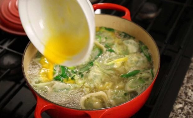 Dumpling soup (Mandu-guk: 만두국) recipe by Maangchi