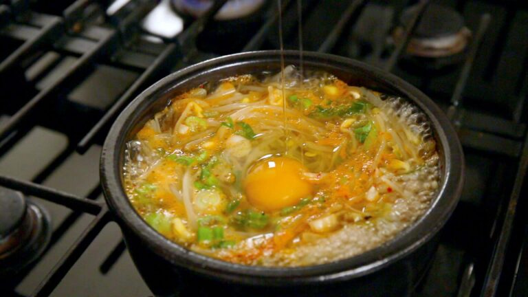 Soybean sprout soup with rice (Kongnamul-gukbap: 콩나물국밥) recipe by Maangchi