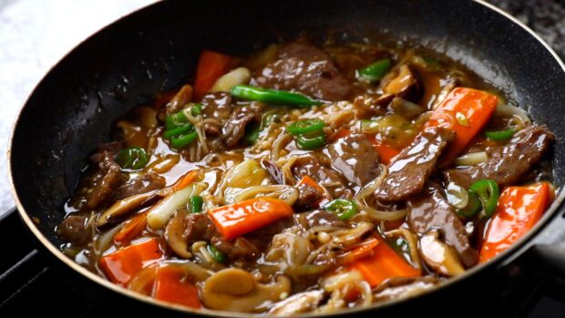Beef and mushrooms stir-fried over rice (Soegogi-beoseot-deopbap: 쇠고기버섯 ...