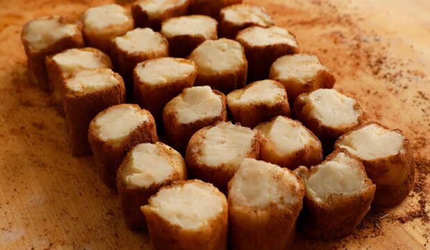 Cinnamon cookies filled with bean paste (Gyepi-manju: 계피만주) recipe by ...