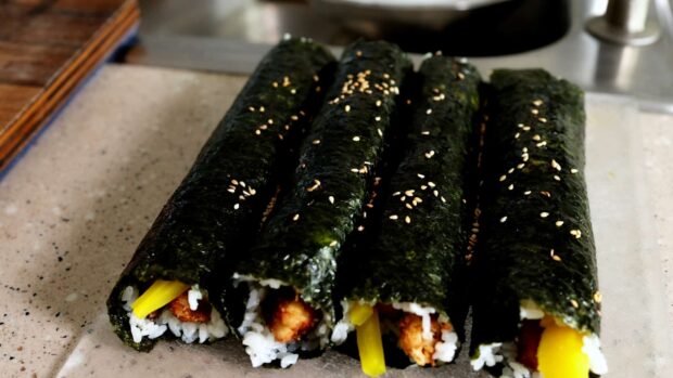Chicken gimbap (Dakgogi-gimbap: 닭고기김밥) recipe by Maangchi