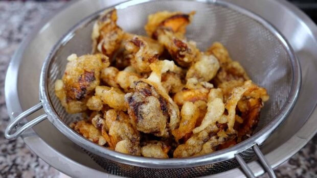 Sweet, sour, crunchy mushrooms (Beoseot-tangsu: 버섯탕수) recipe by Maangchi