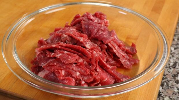 Spicy beef bulgogi (Maeun-sobulgogi: 매운소불고기) recipe by Maangchi