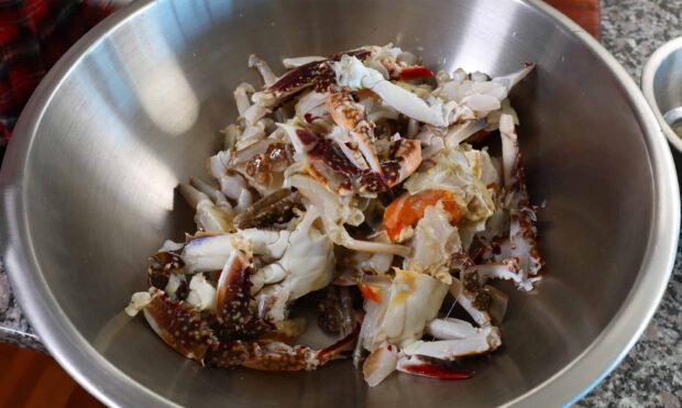 Spicy raw crab (Yangnyeom-gejang: 양념게장) recipe by Maangchi
