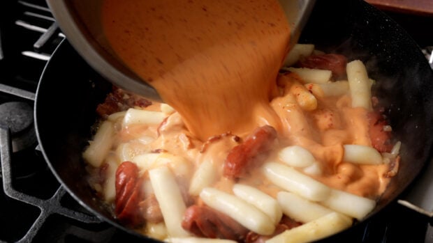 Rosé tteokbokki (로제 떡볶이) recipe by Maangchi